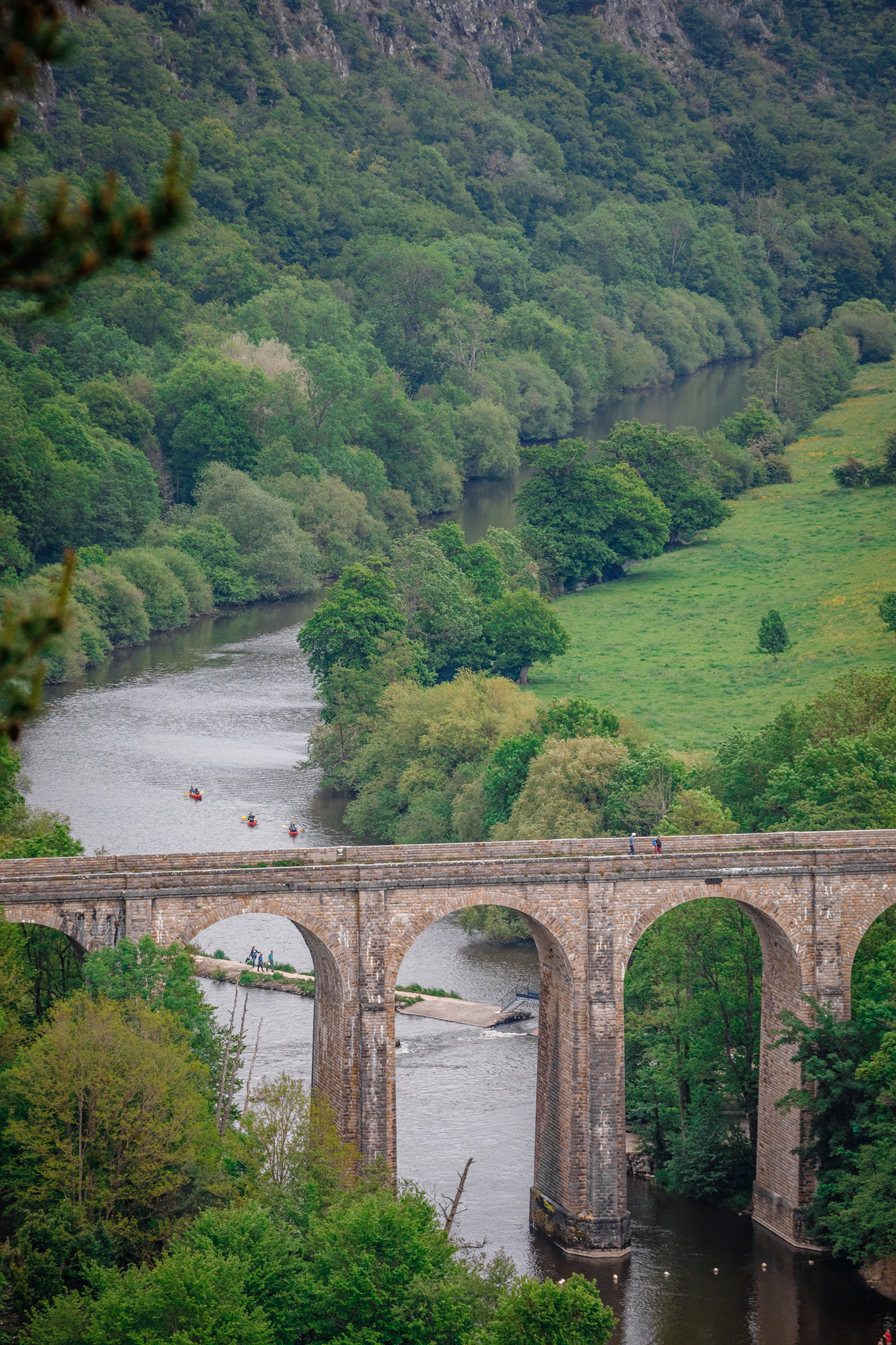 A nine-arch viaduct - The Explorers